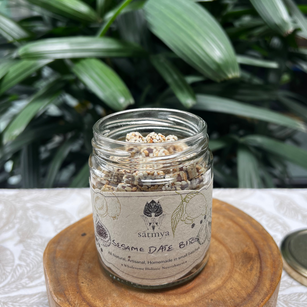 Sesame Date Bites with Almonds – Satmya
